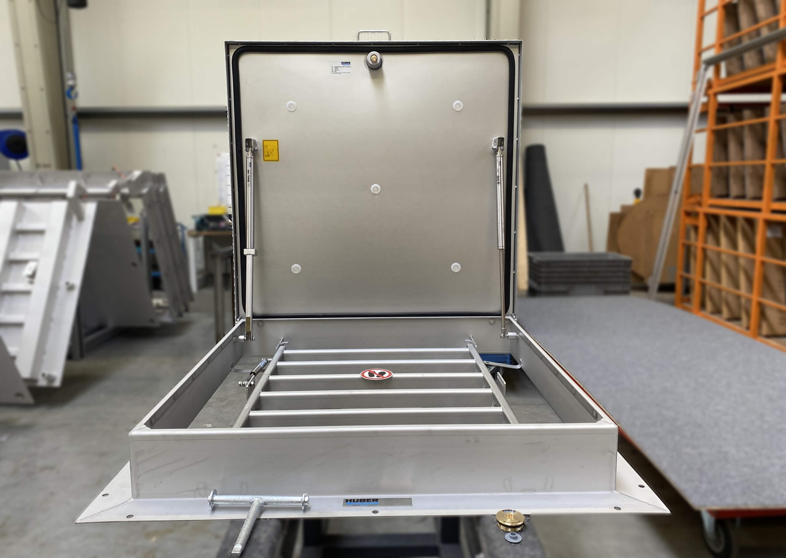 Manhole Cover SD50, weather-proof, rectangular type | HUBER Technology