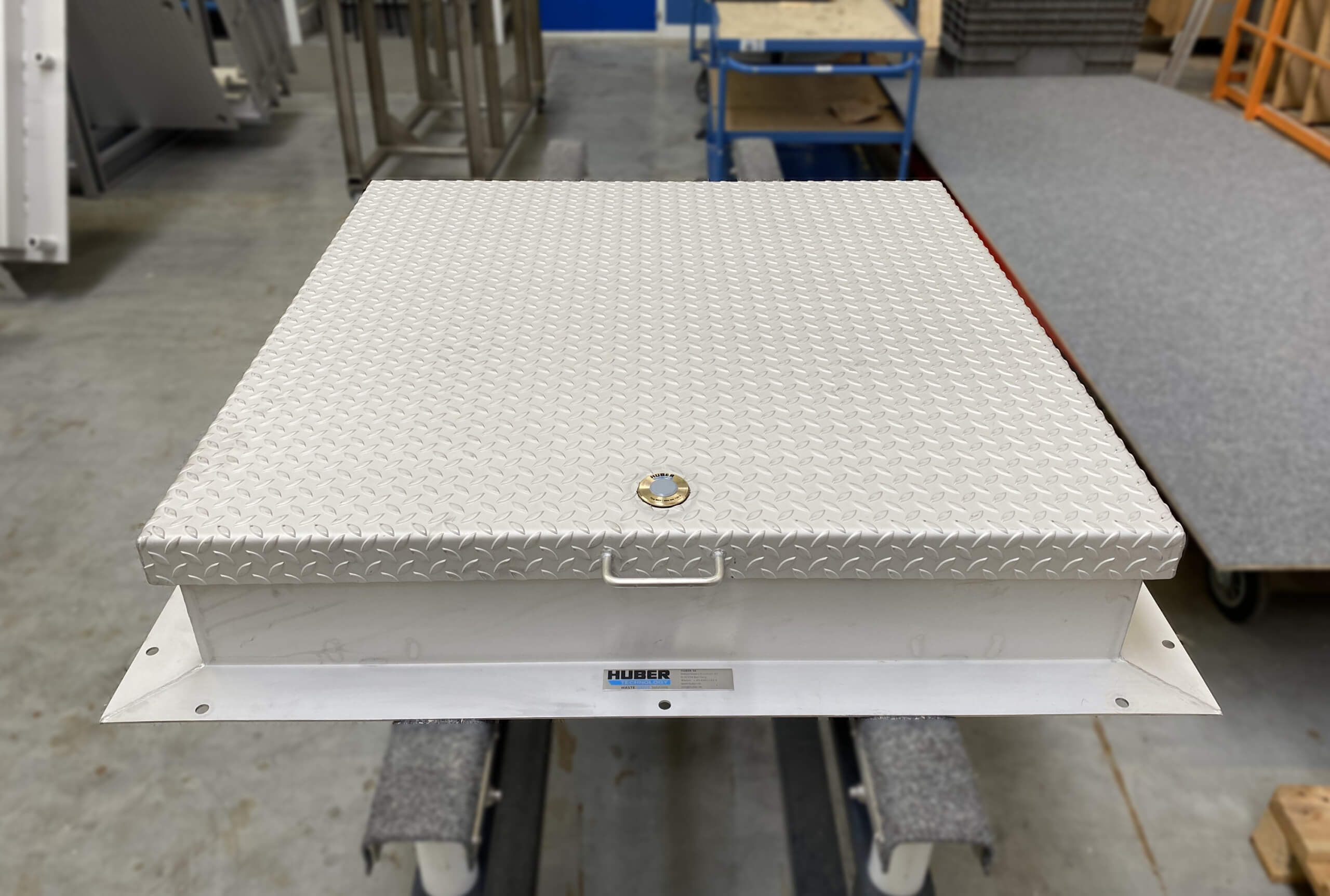 Manhole Cover SD50, weather-proof, rectangular type | HUBER Technology